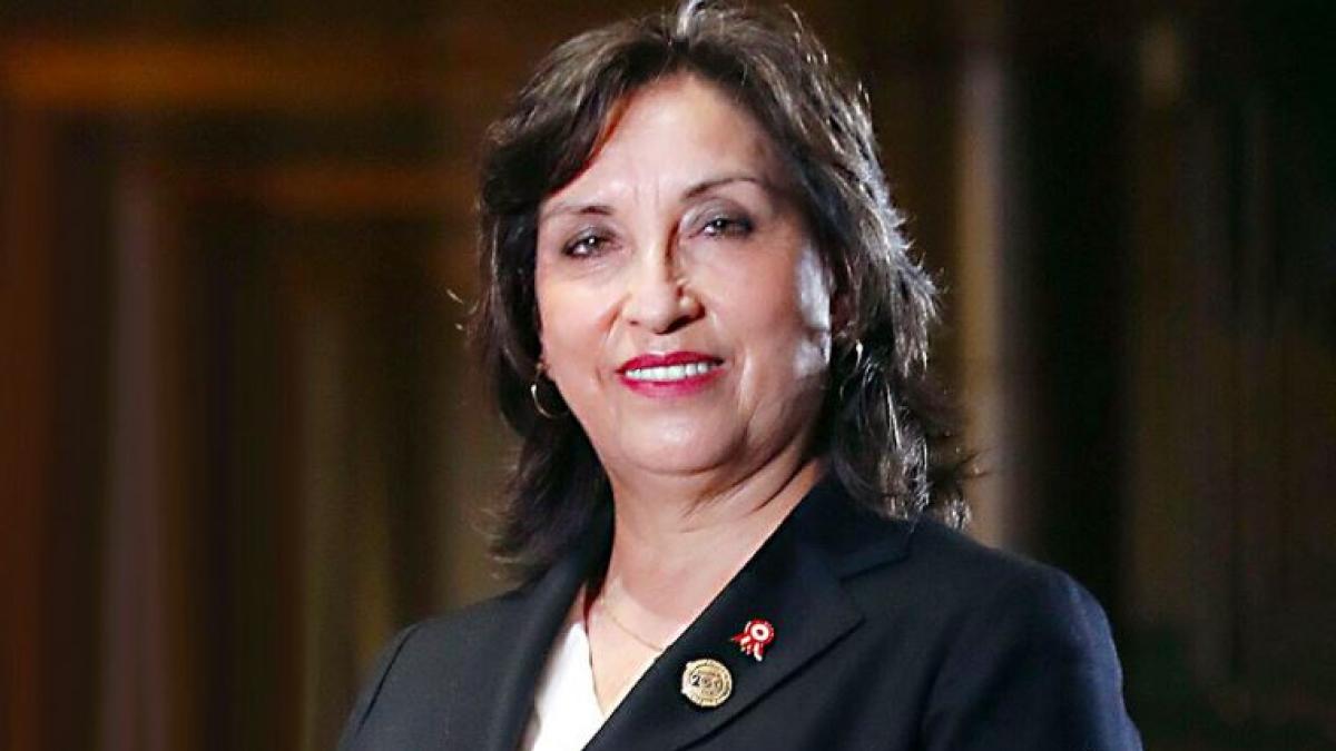 Dina Boluarte jura como presidenta de Perú, en sustitución de Pedro Castillo - Libre Noticias