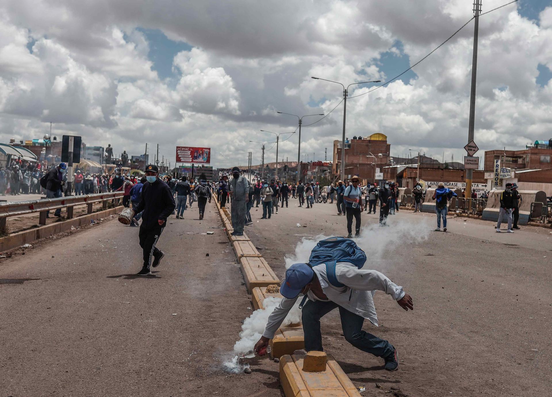 La región de Puno se viste de luto en homenaje a los 17 muertos por ...